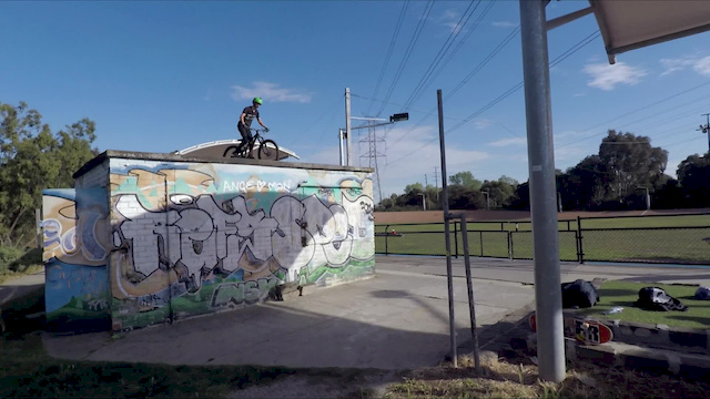 2.5 metre drop Video - Pinkbike